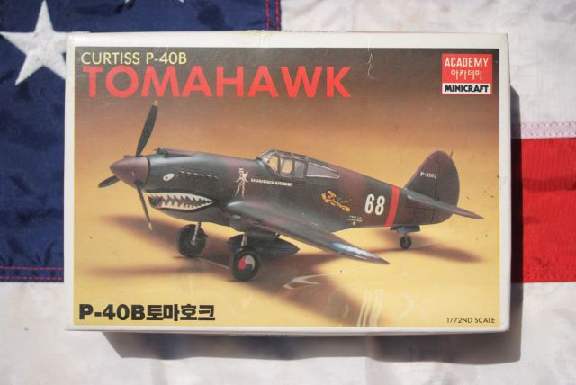 Academy Curtiss P-40B TOMAHAWK Model airplane