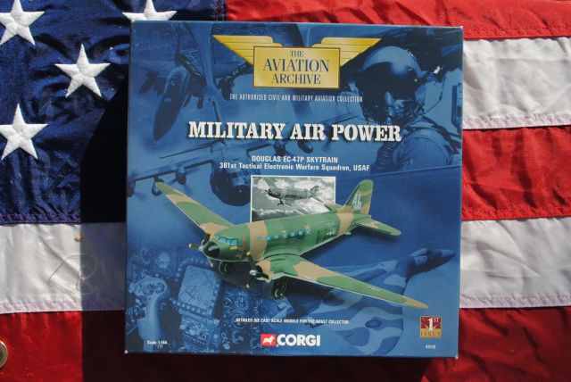 Corgi CC47112 DOUGLAS EC-47P SKYTRAIN Modelbouw vliegtuig
