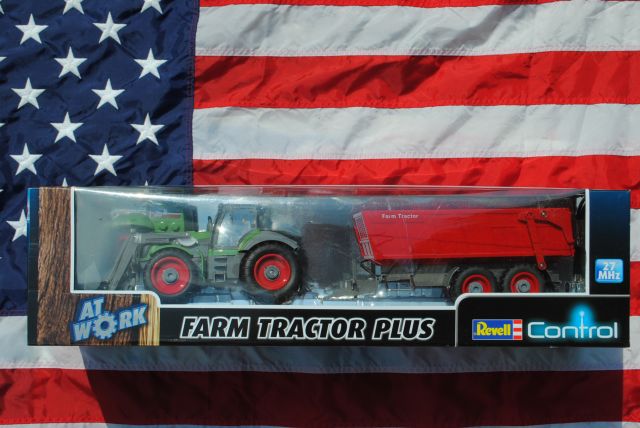 REV24960 FARM TRACTOR PLUS... - grootste modelbouwwinkel van Europa