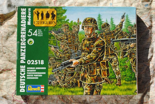 Revell GERMAN ARMOURED INFANTRY "Modern" Scale Soldiers