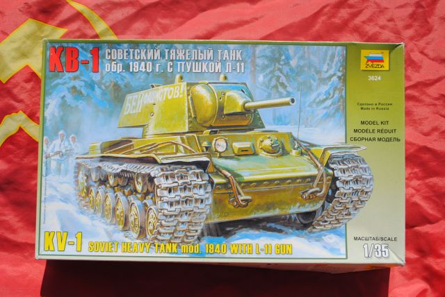 Zvezda KV-1 Soviet Heavy Tank model 1940 with L-11 Gun Model Army Vehicle