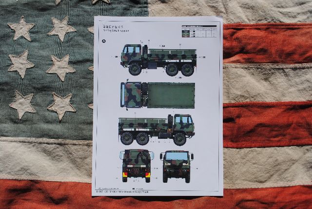 Trumpeter TR01007 M1083 FMTV Standaard Cargo Truck Modelbouw legervoertuig