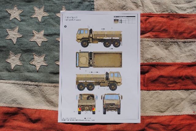 Trumpeter TR01007 M1083 FMTV Standaard Cargo Truck Modelbouw legervoertuig