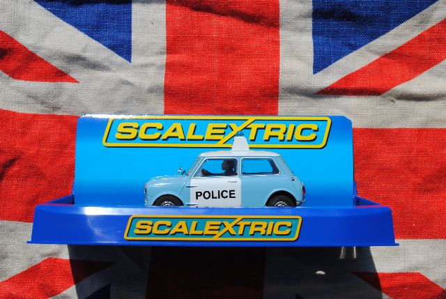 ScaleXtric C3213 Morris MINI POLICE CAR... - grootste modelbouwwinkel ...
