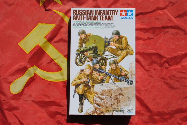 Tamiya 35306 RUSSIAN INFANTRY ANTI-TANK TEAM - grootste