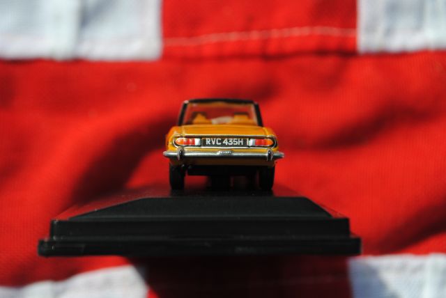 76TS001 TRIUMPH STAG SAFFRON - grootste modelbouwwinkel van Europa