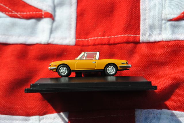 76TS001 TRIUMPH STAG SAFFRON - grootste modelbouwwinkel van Europa
