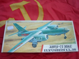 00490 Ilyushin IL-28 model Airplane