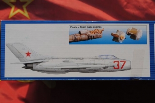 Trumpeter TR02207 MiG-19S Farmer C Model airplane